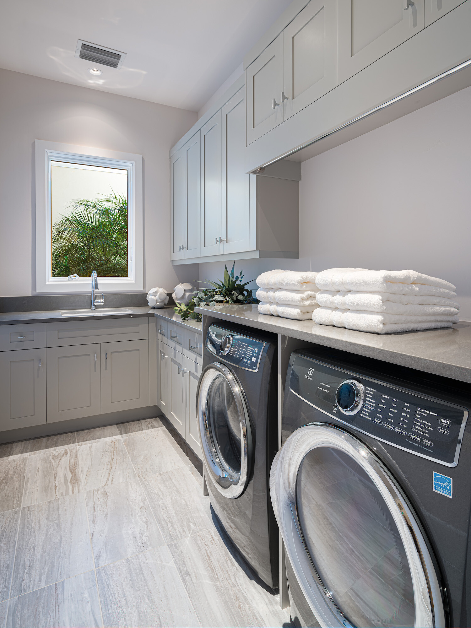 The Wellington, Mediterra – Naples